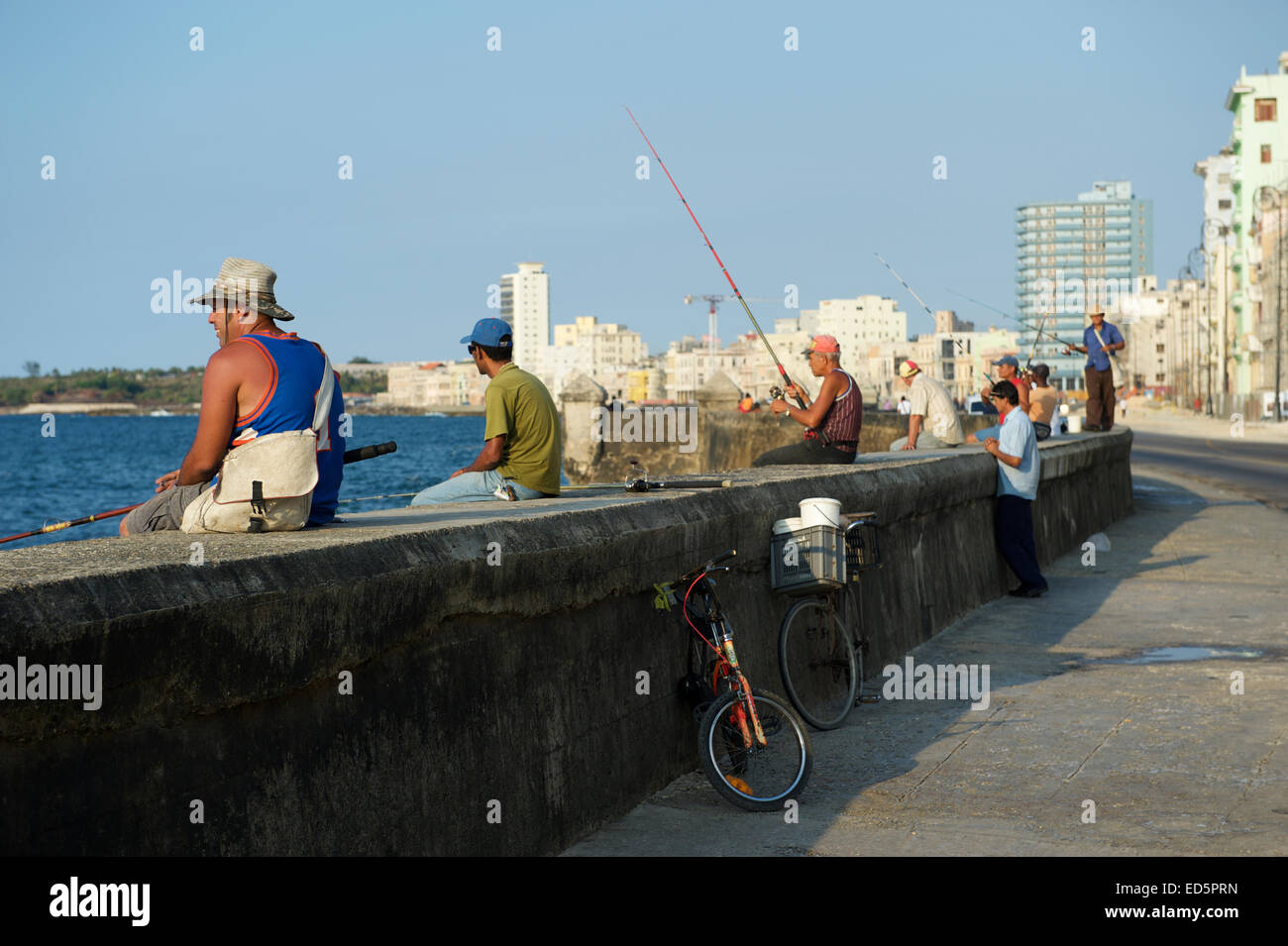 Cuban men fishing hi-res stock photography and images - Alamy