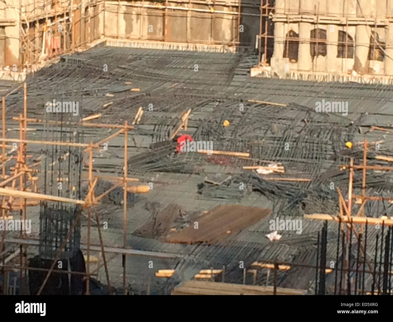 Scaffolding collapsed hi-res stock photography and images - Alamy