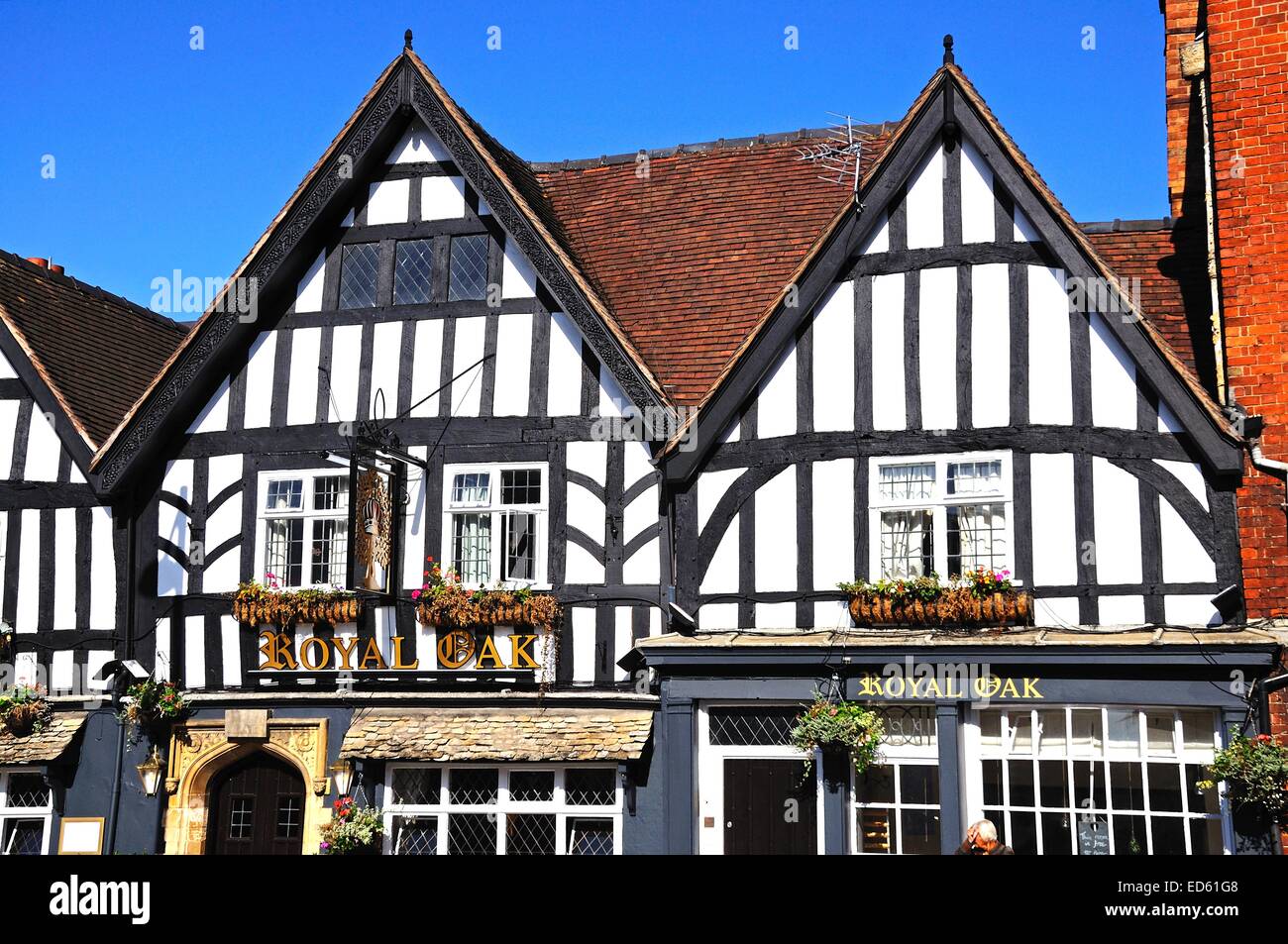 Royal oak evesham hi-res stock photography and images - Alamy