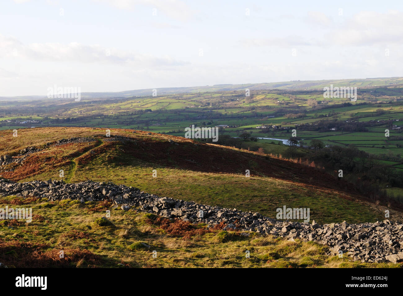 Stone falling hi-res stock photography and images - Alamy
