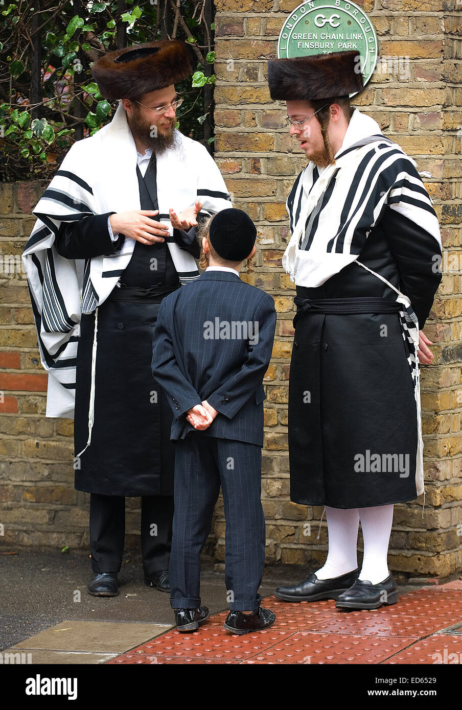 The large ultra-orthodox Jewish community in Stamford Hill belong to ...