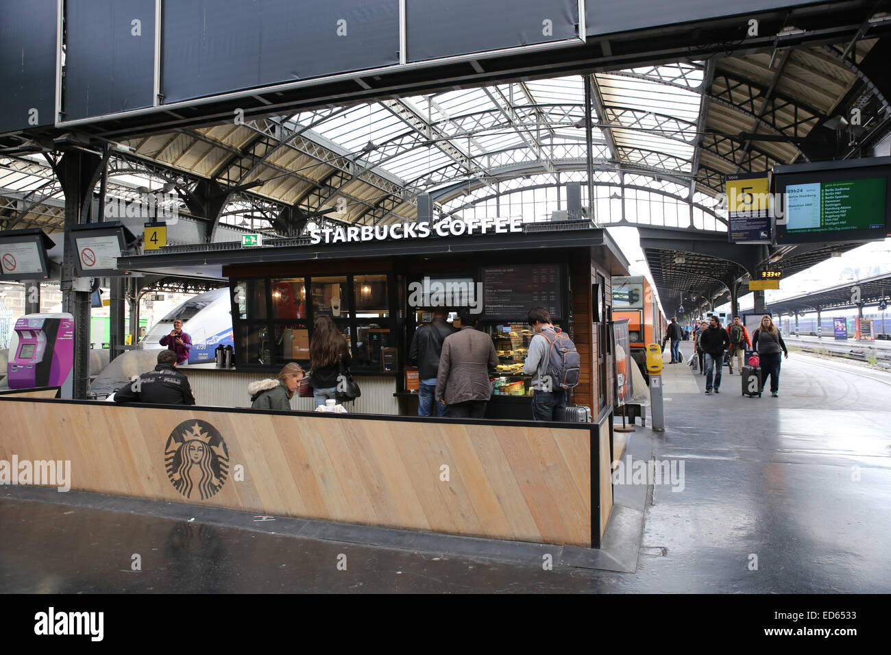 Paris starbucks coffee inside train station Stock Photo - Alamy