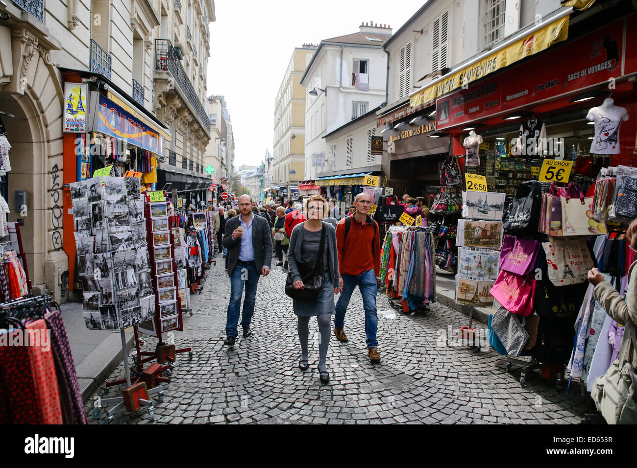 Paris side street shopping people walking Stock Photo - Alamy