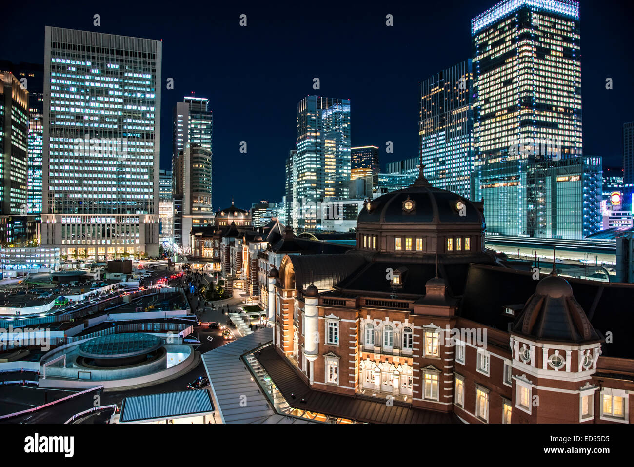 Tokyo station Marunouchi entrance,view from roof of Kitte Stock Photo ...