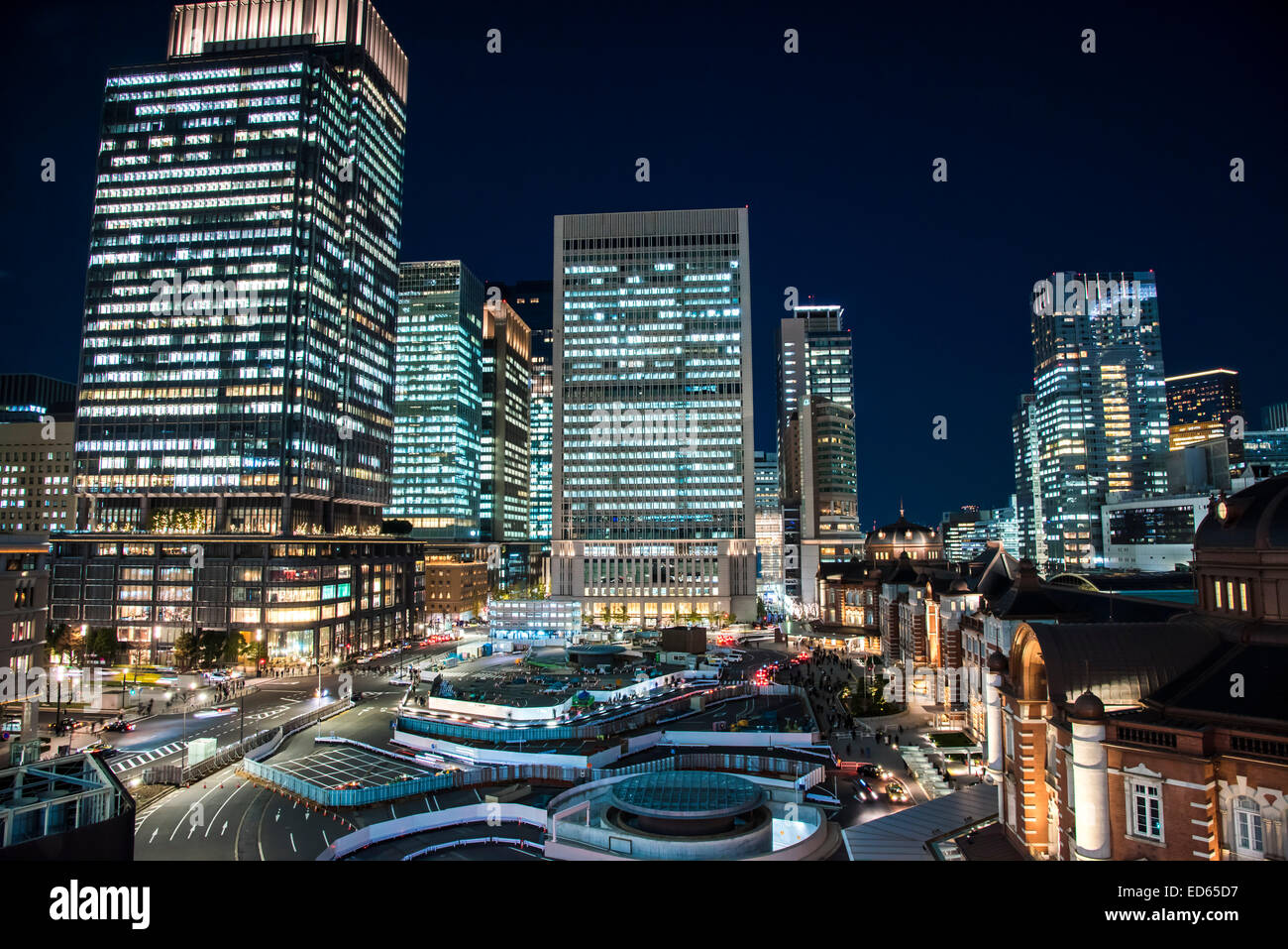 Tokyo station Marunouchi entrance,view from roof of Kitte Stock Photo ...