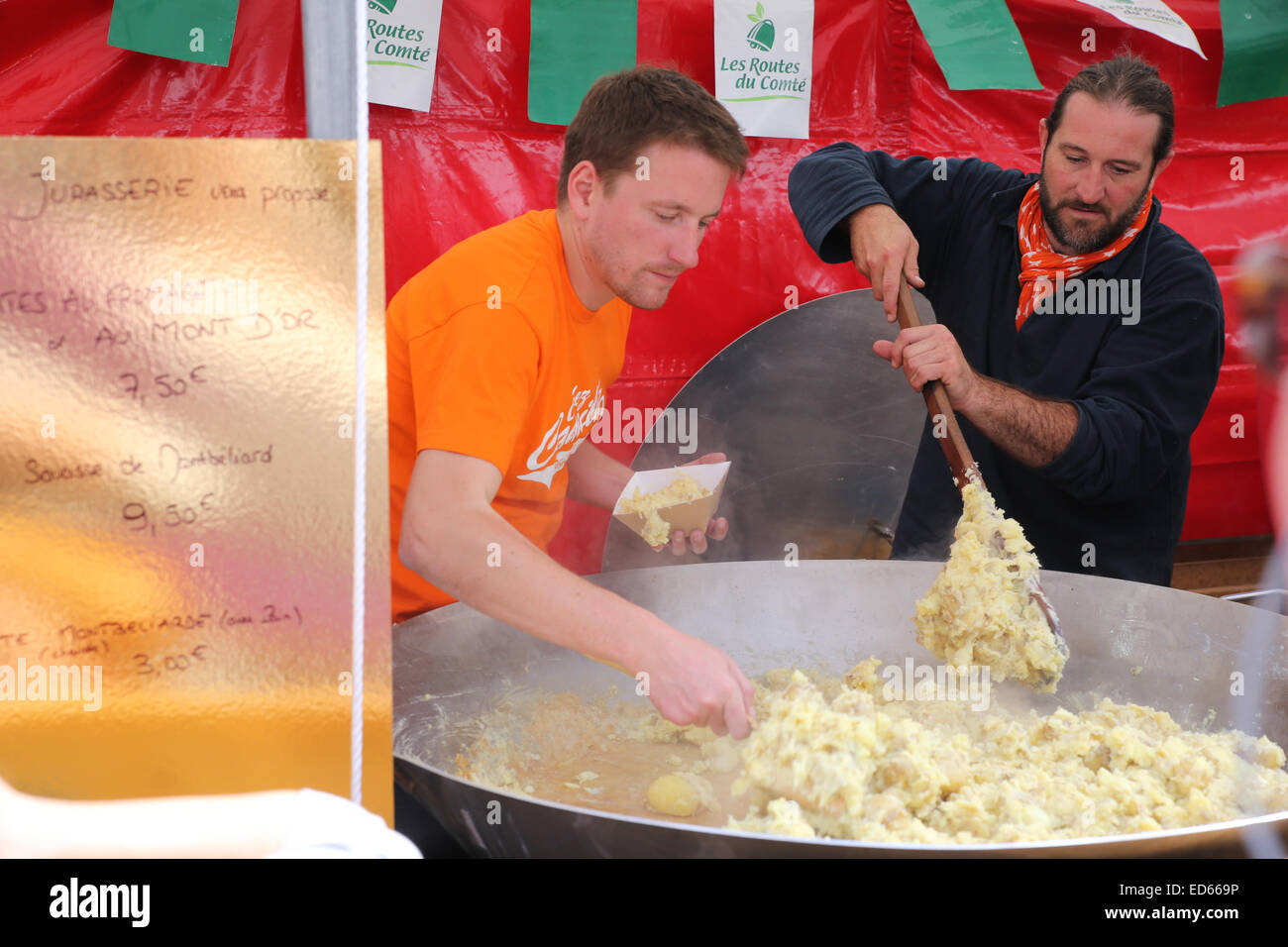 street food stall cooking big wok Stock Photo - Alamy