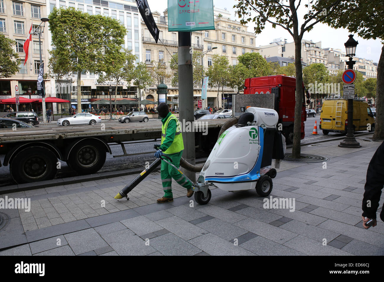Cleaning the road hi-res stock photography and images - Alamy