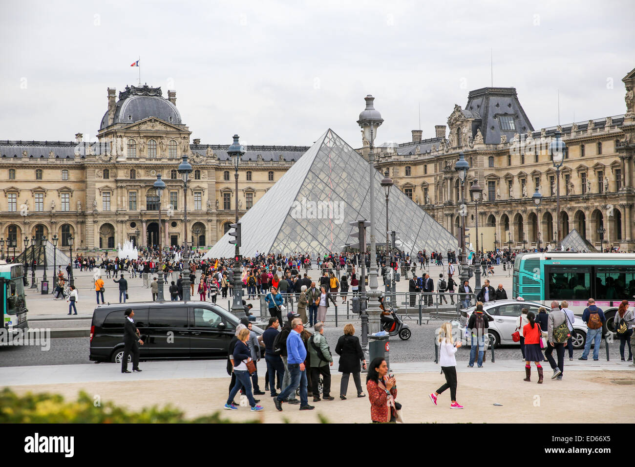 Louvre museum exterior hi-res stock photography and images - Alamy