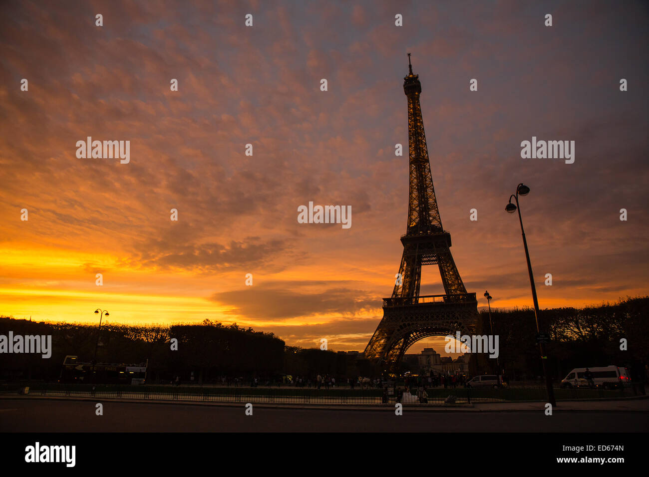 Paris Eiffel tower sunset Stock Photo - Alamy