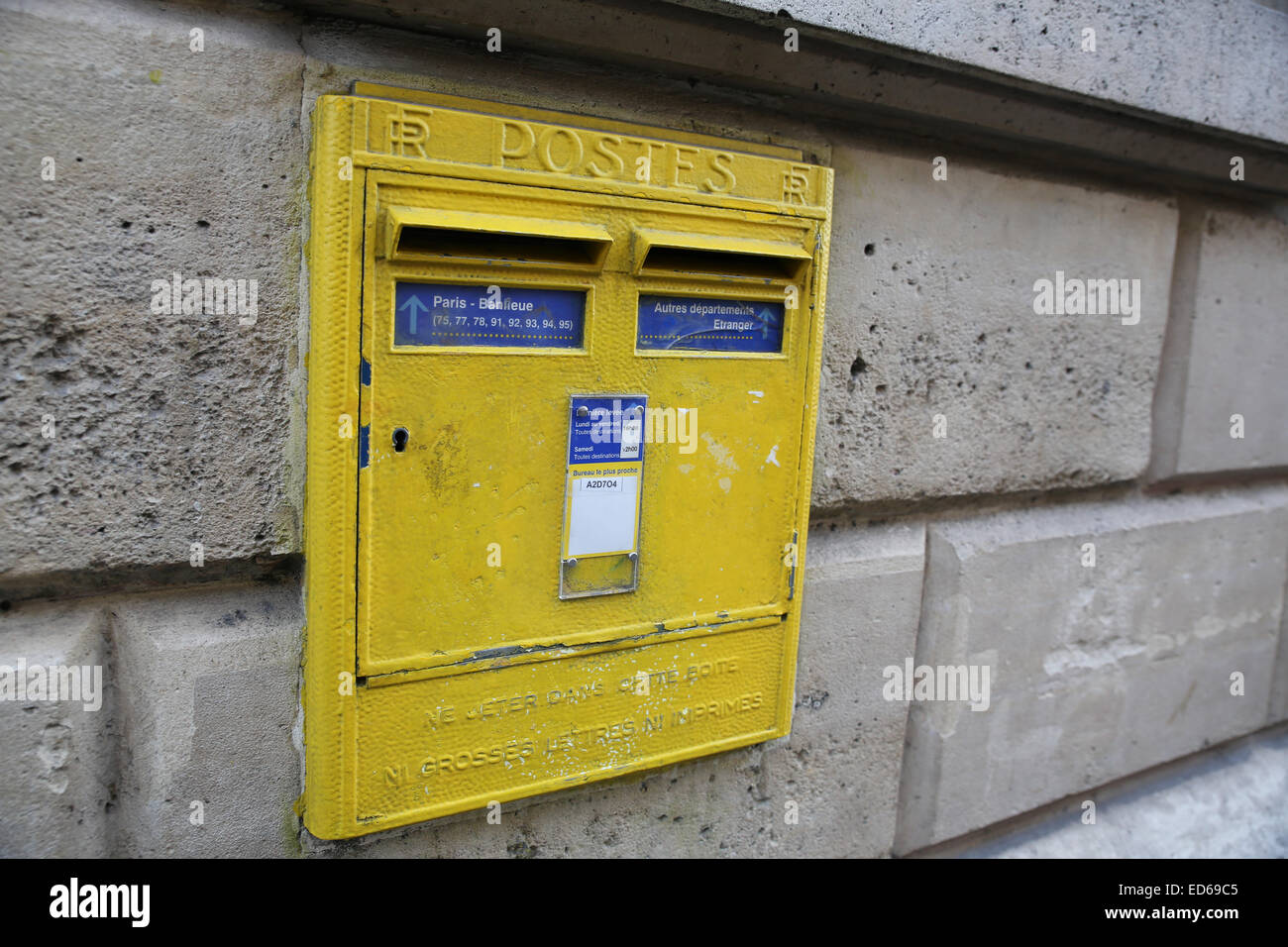 yellow post mailbox Paris Stock Photo - Alamy