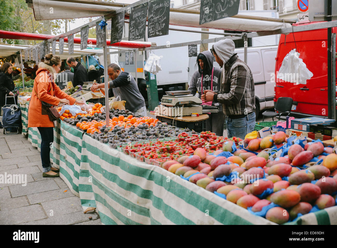 fresh fruit stall Paris open market Stock Photo - Alamy