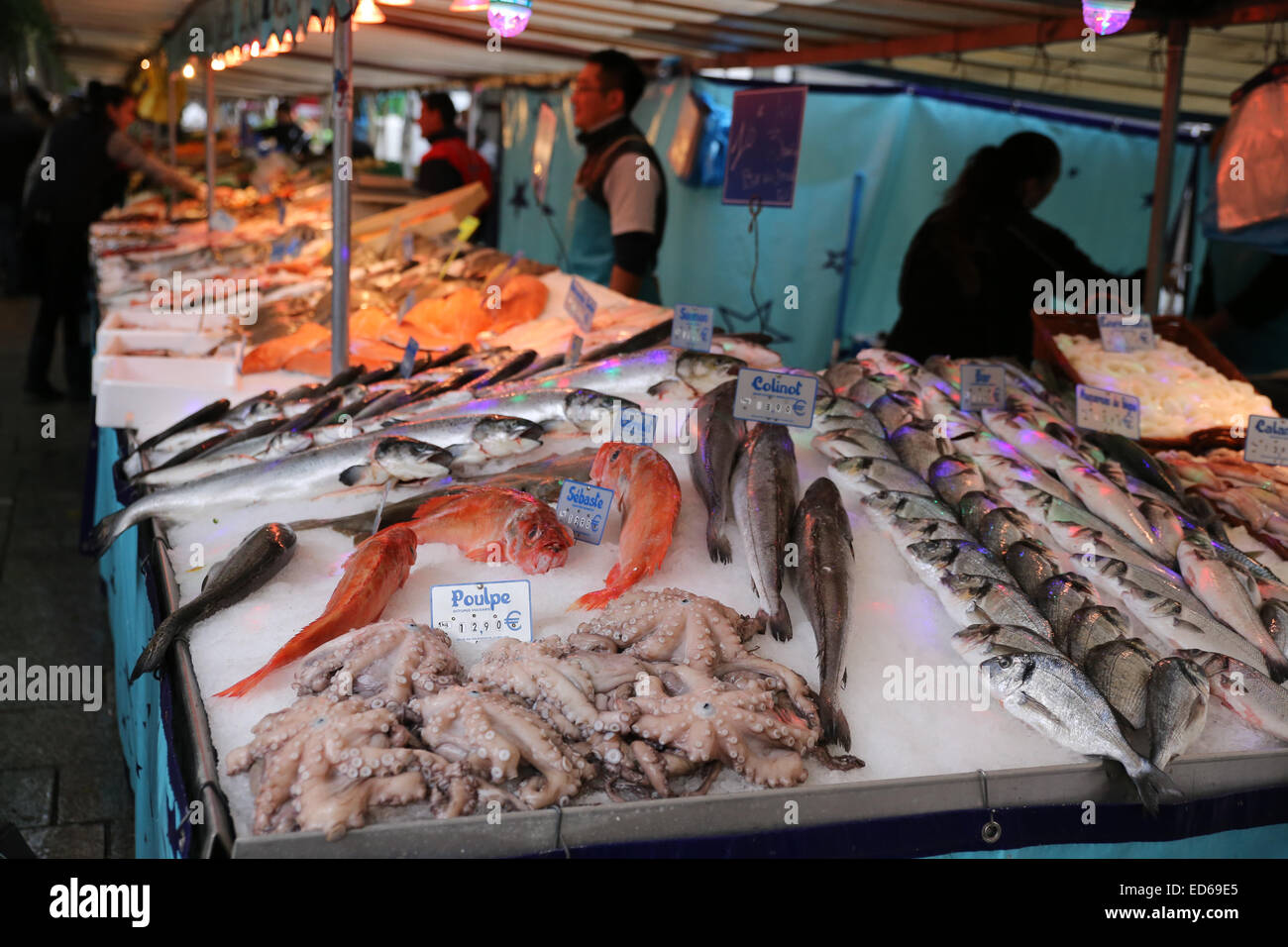 Paris seafood market Stock Photo - Alamy