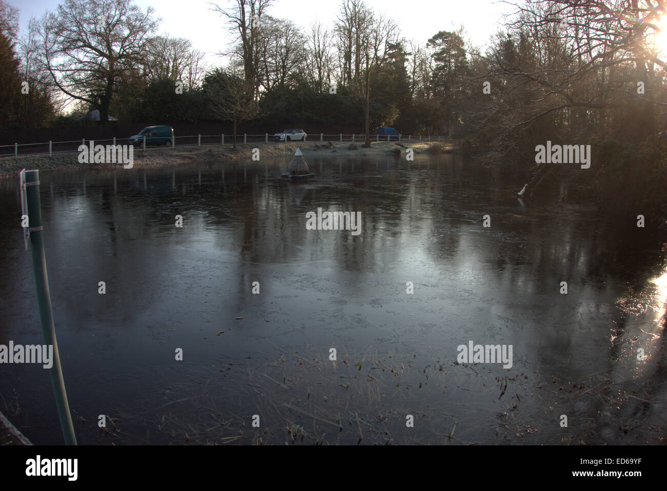 Village ponds hi-res stock photography and images - Alamy