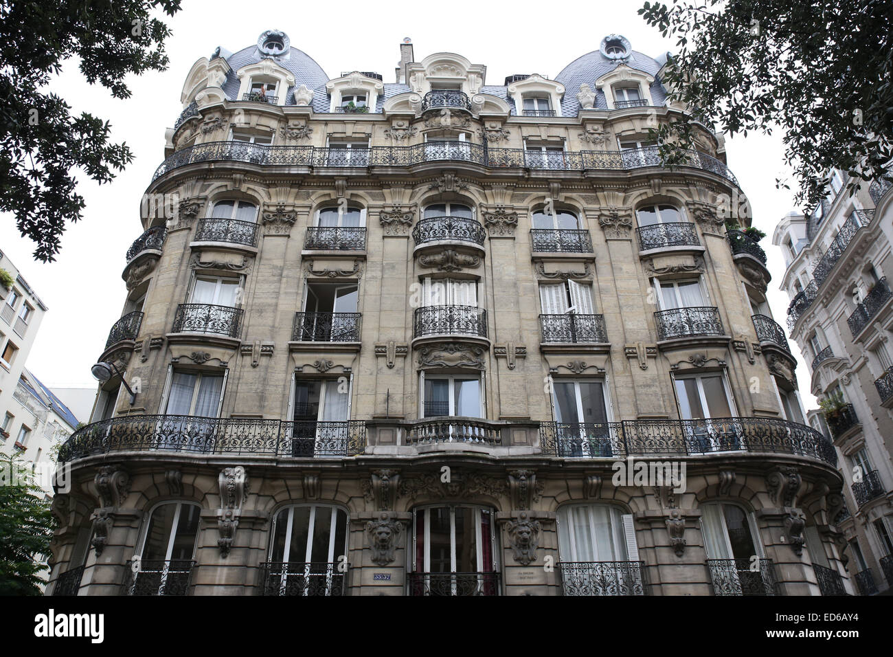 The french building hi-res stock photography and images - Alamy