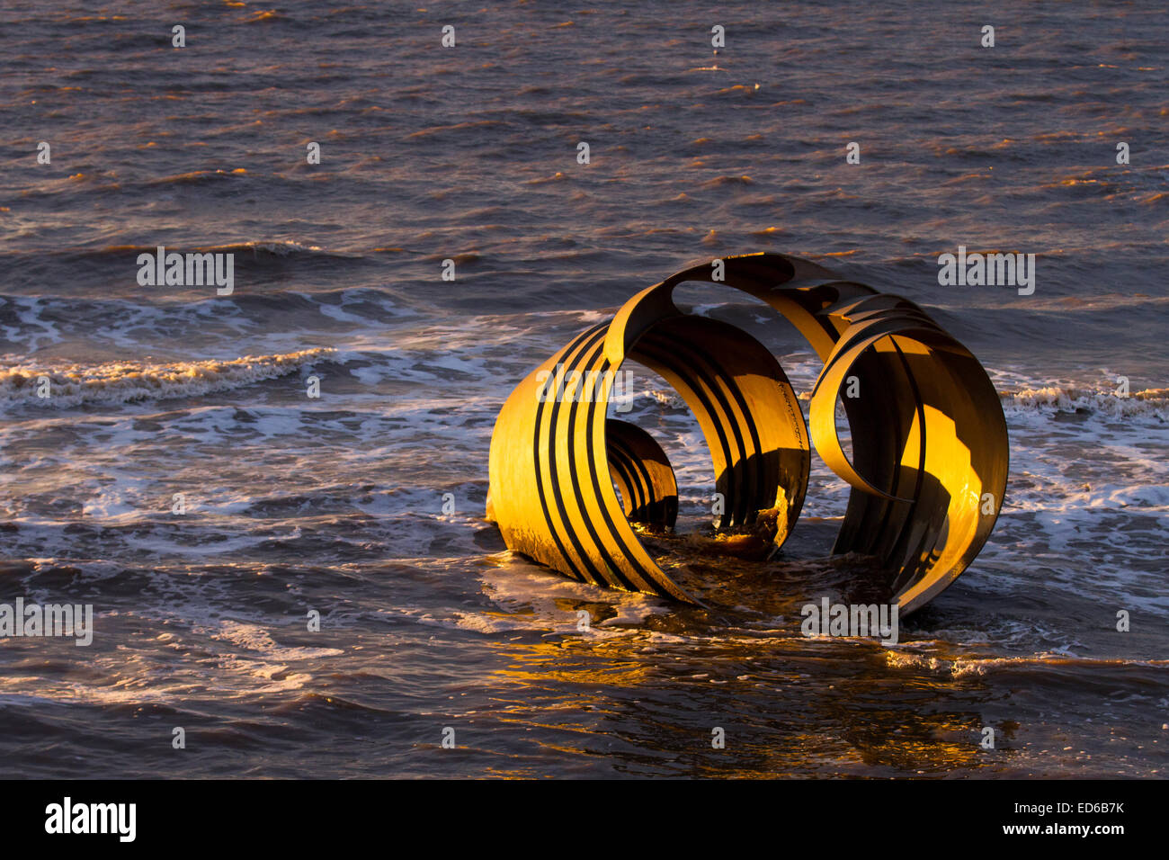 Four metre giant shell hi-res stock photography and images - Alamy