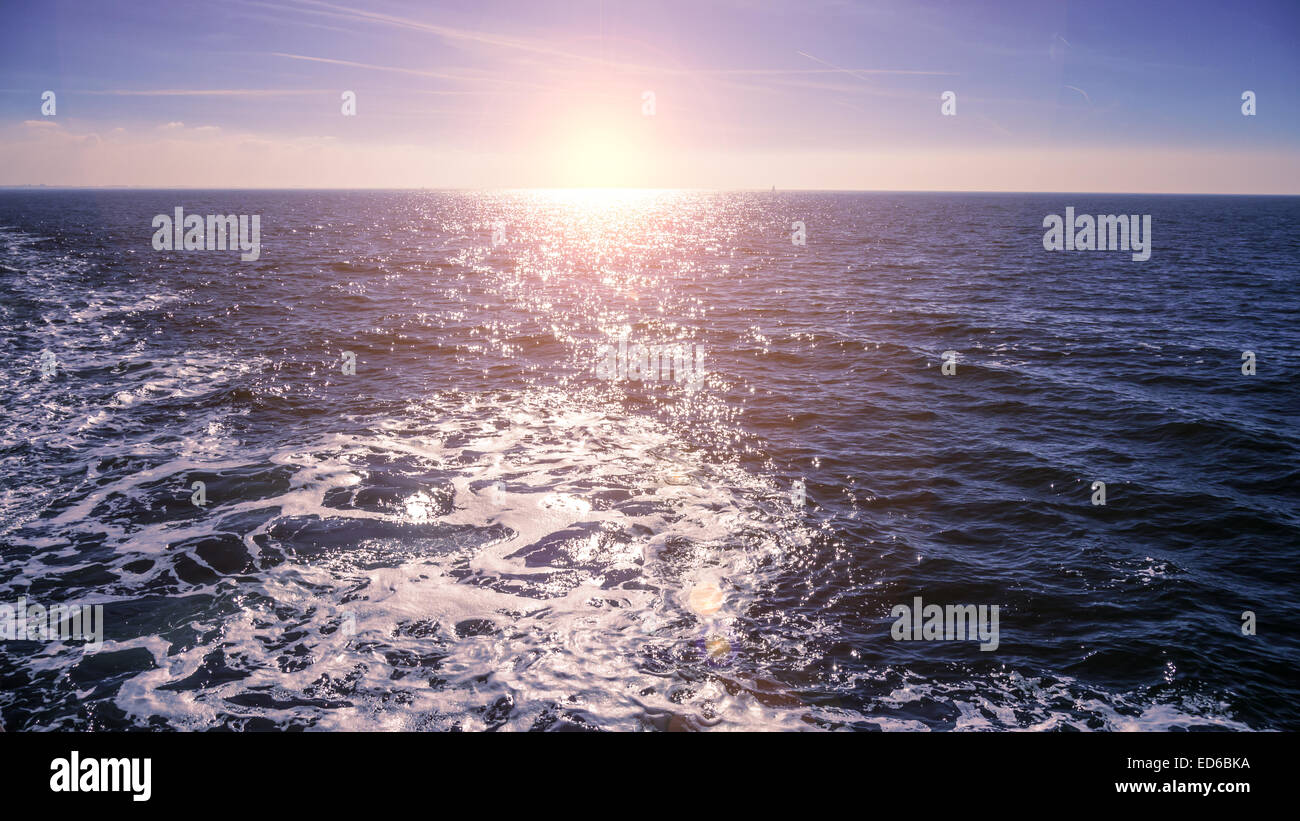 Open sea sun horizon hi-res stock photography and images - Alamy