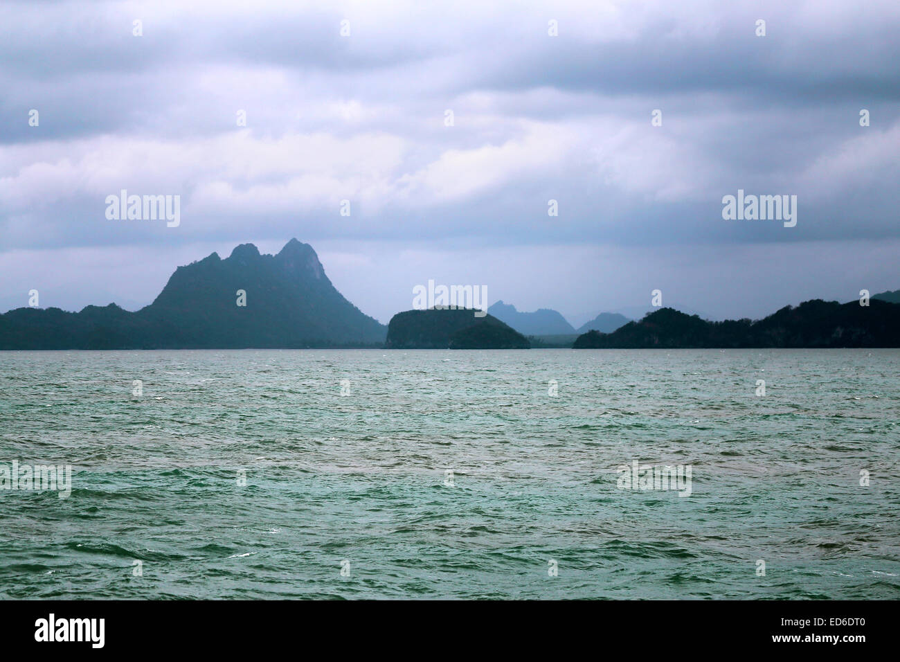 Cool water waves hi-res stock photography and images - Alamy
