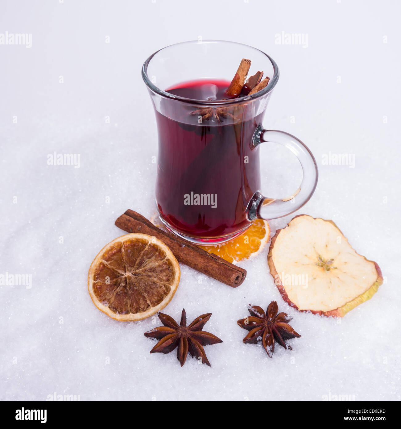 mulled wine and spice sin snow Stock Photo - Alamy