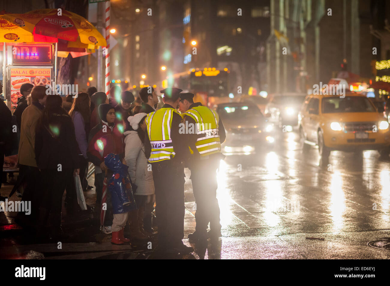 Traffic cop at intersection in new york hi-res stock photography and ...