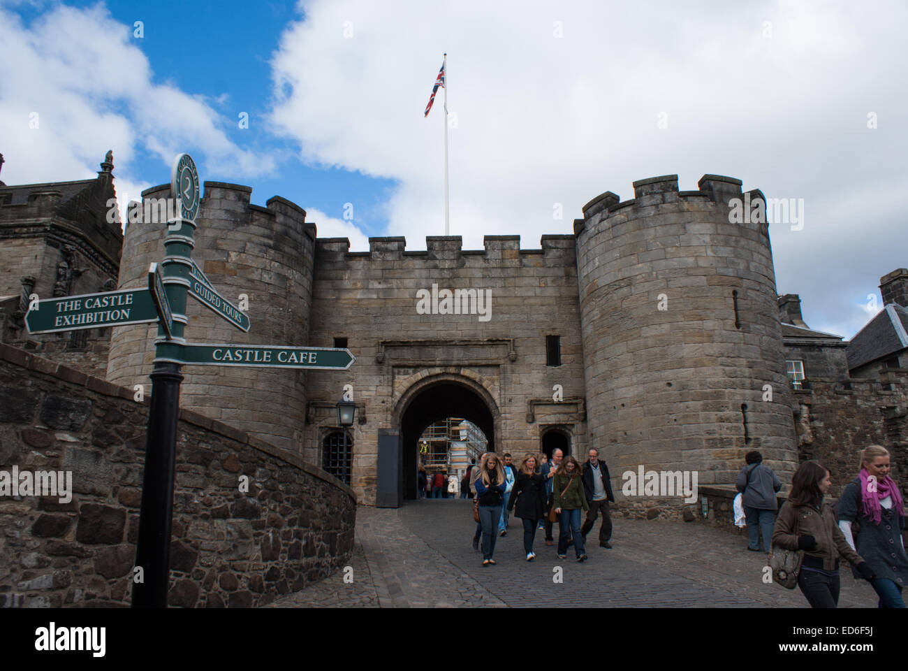 Scottish castle parapet hi-res stock photography and images - Alamy