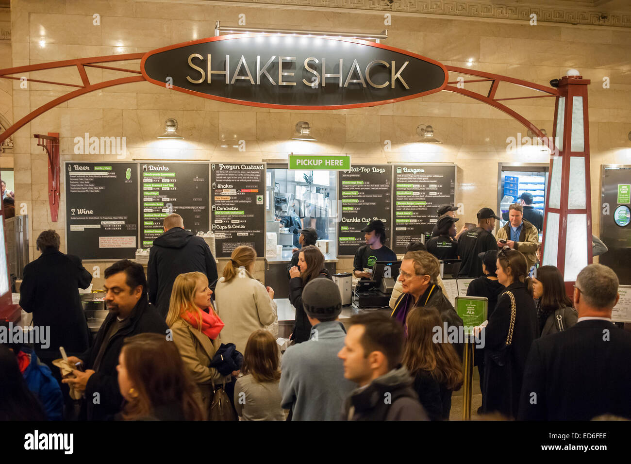 Crowds of burger lovers at the Shake Shack in Grand Central Terminal in ...