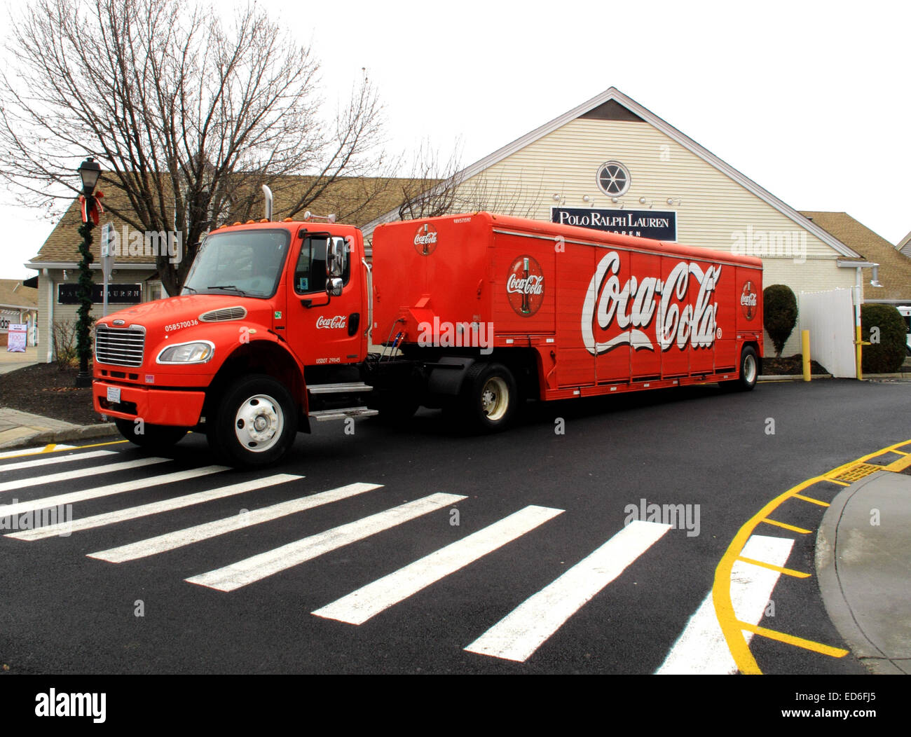 Coca cola delivery lorry hi-res stock photography and images - Alamy