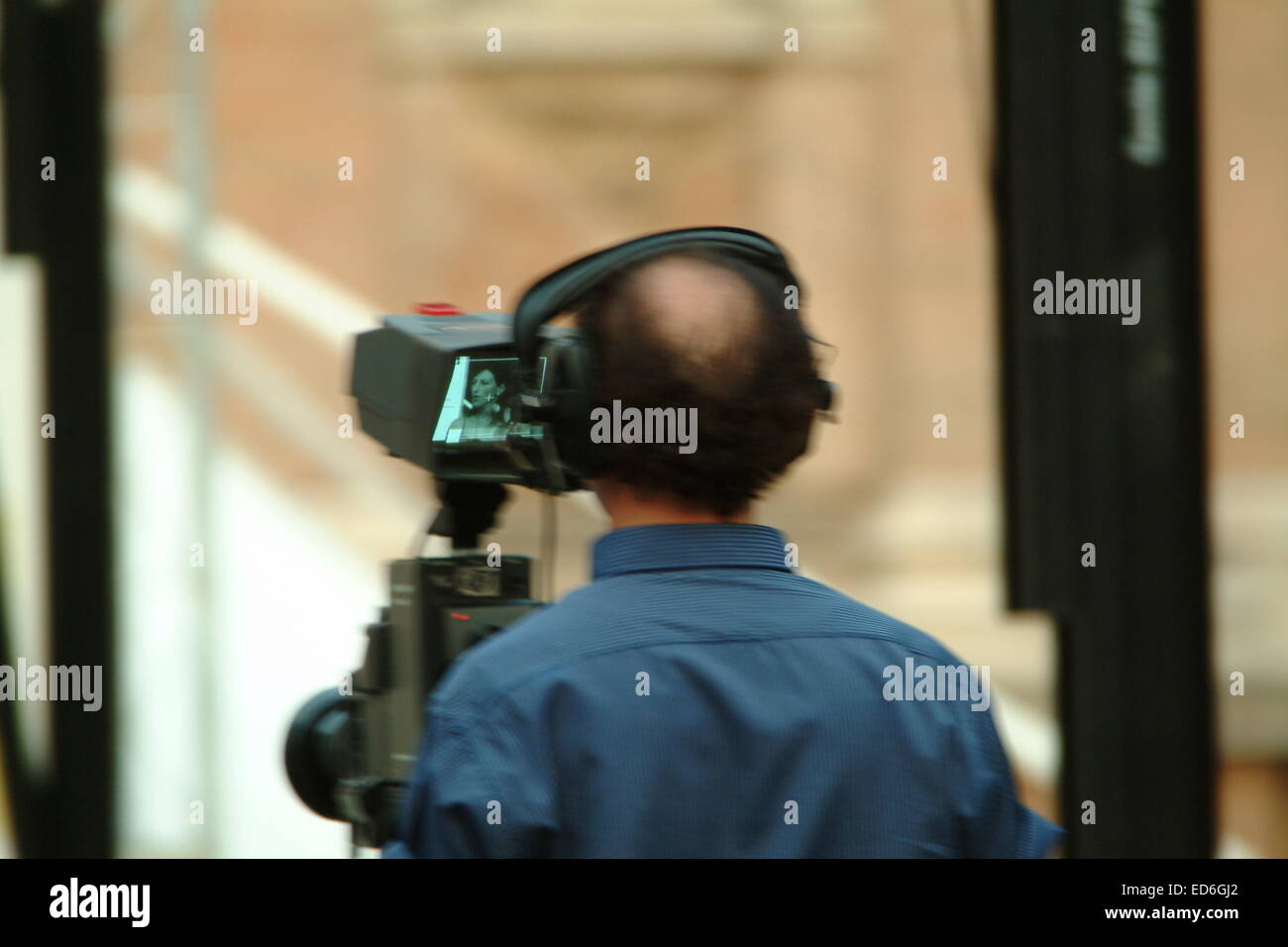 TV cameraman operating a broadcast camera Stock Photo - Alamy