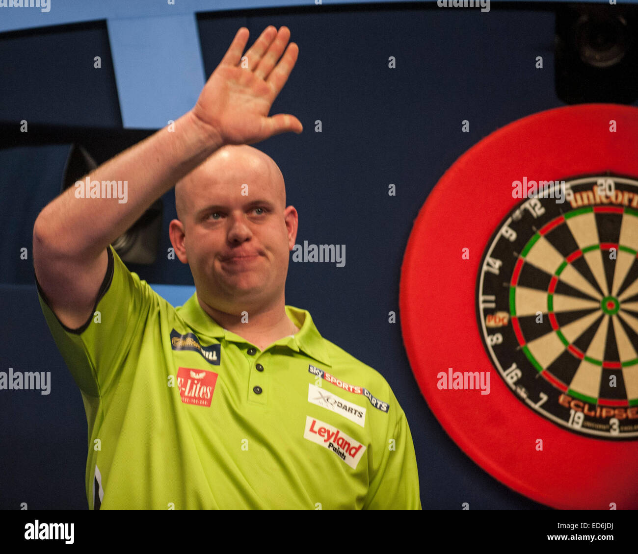 Pdc darts world championship crowd hi-res stock photography and images ...