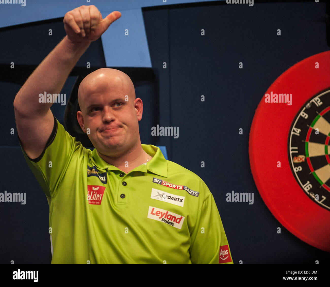 Pdc darts world championship crowd hi-res stock photography and images ...