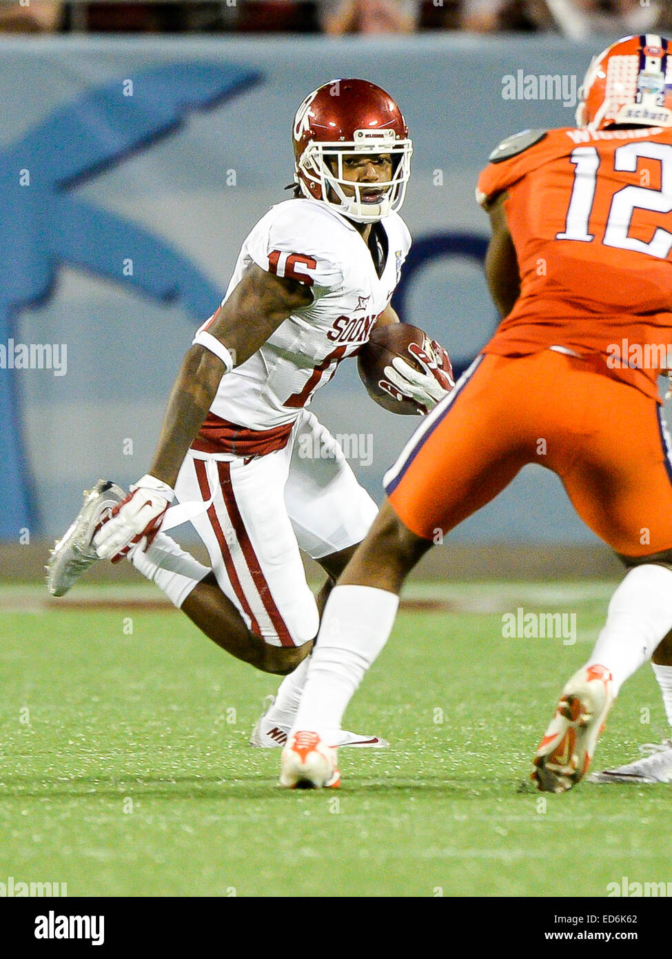 Orlando, FL, USA. 29th Dec, 2014. Oklahoma Sooners wide receiver ...