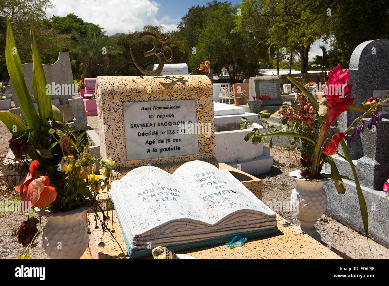 Mauritius tamarin black river cemetery hi-res stock photography and ...
