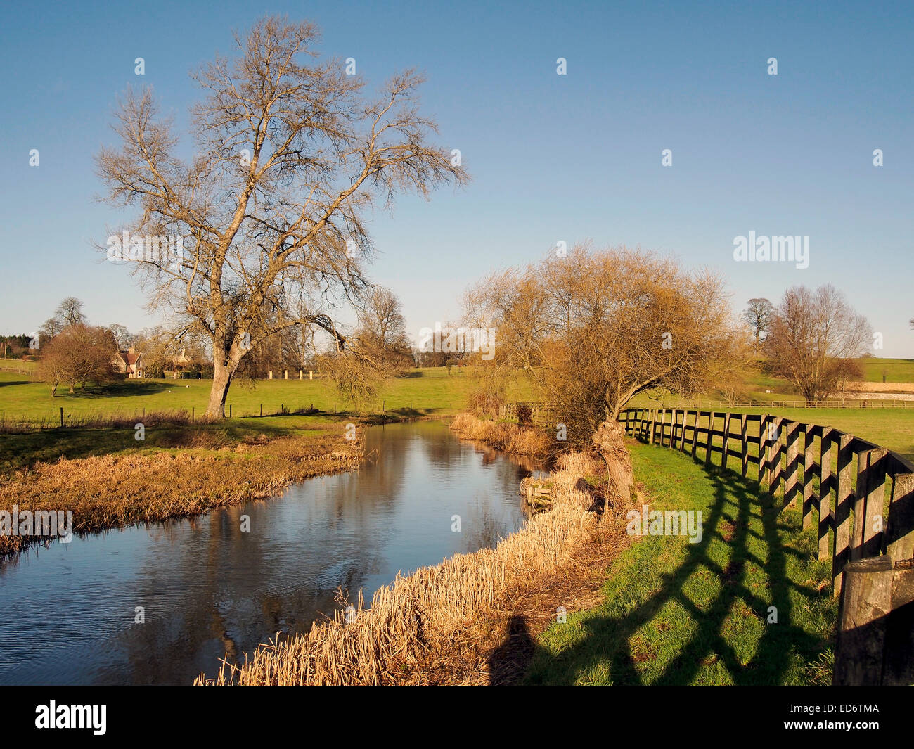 A bright & sunny winter scene on the River Colne between Colne St ...