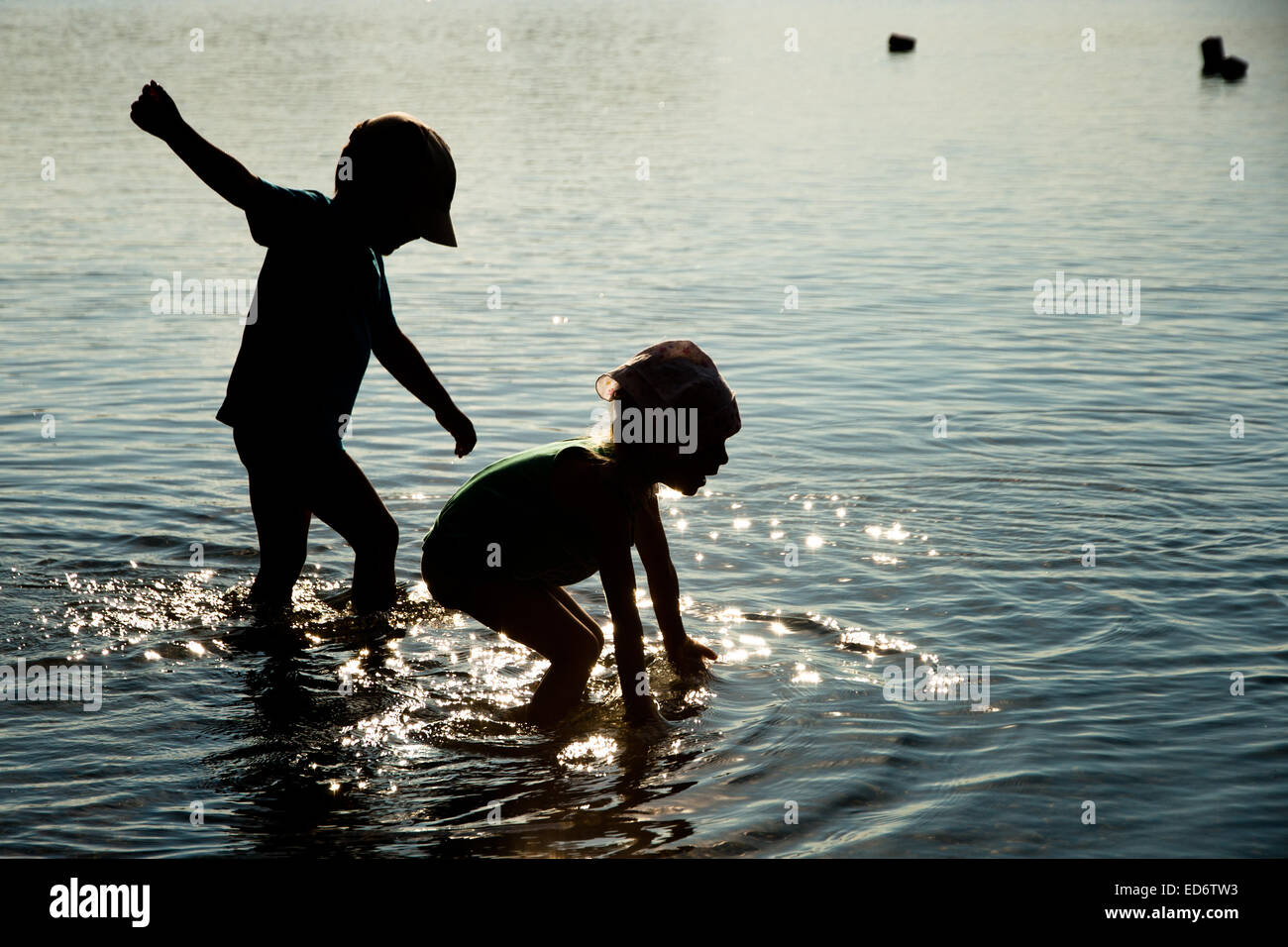 Kids playing in water Stock Photo - Alamy