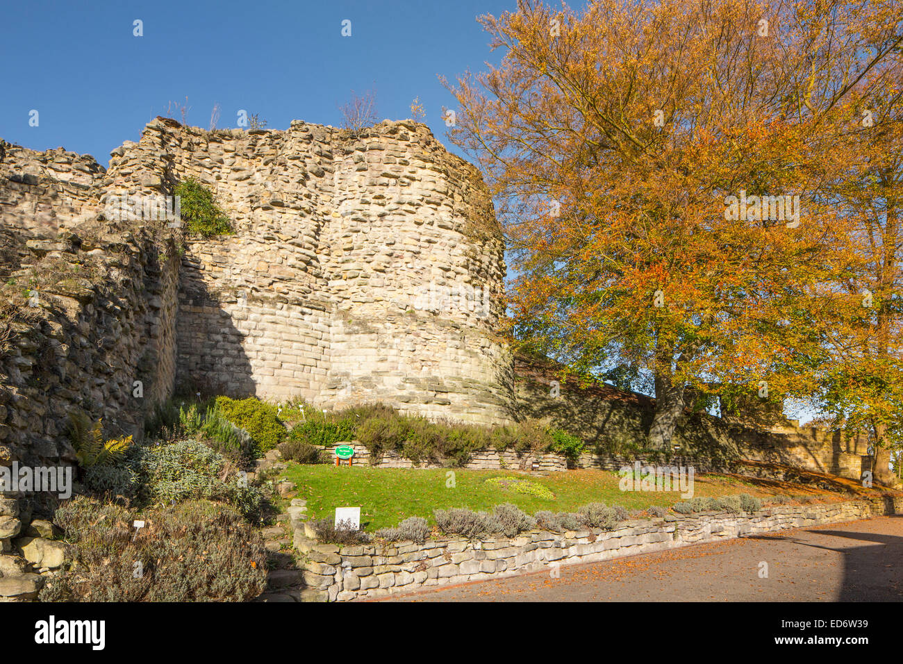 Pontefract castle hi-res stock photography and images - Alamy