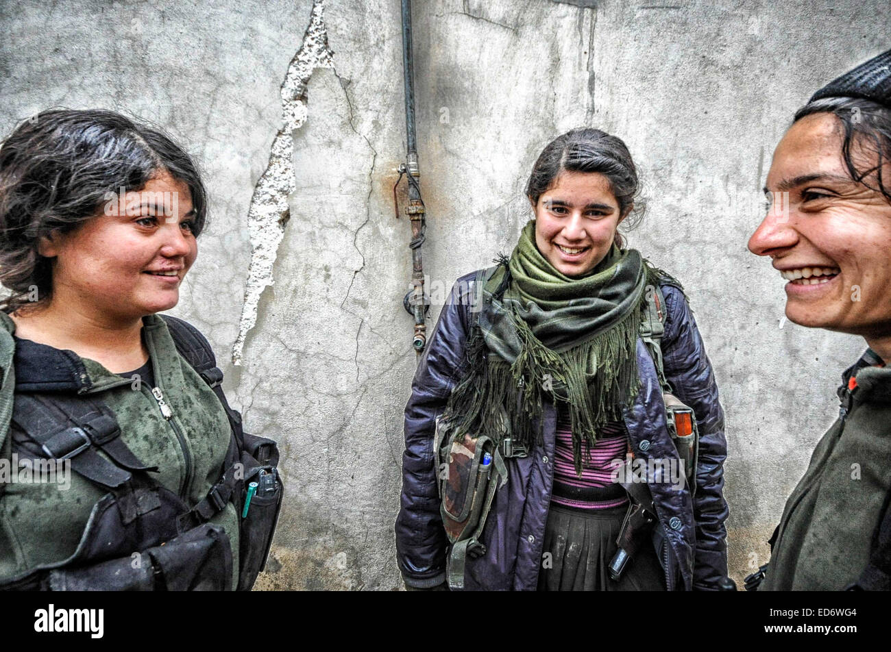 Female kurdish fighters hi-res stock photography and images - Alamy