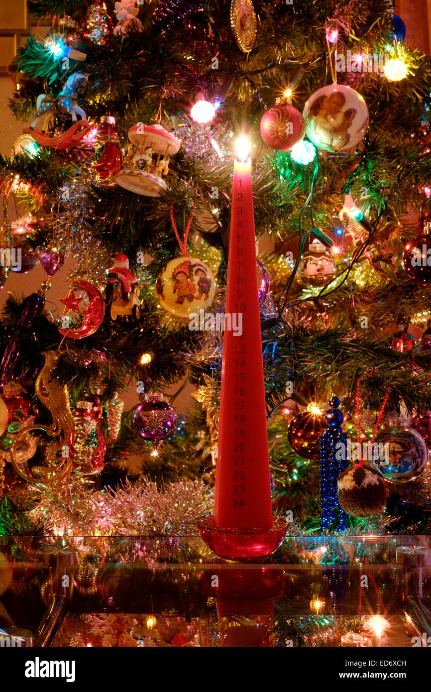 Traditional advent calendar hi-res stock photography and images - Alamy