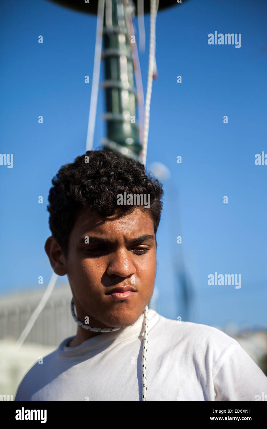 Syrian refugees in Athens. Syrian boy hangs himself symbolically on ...