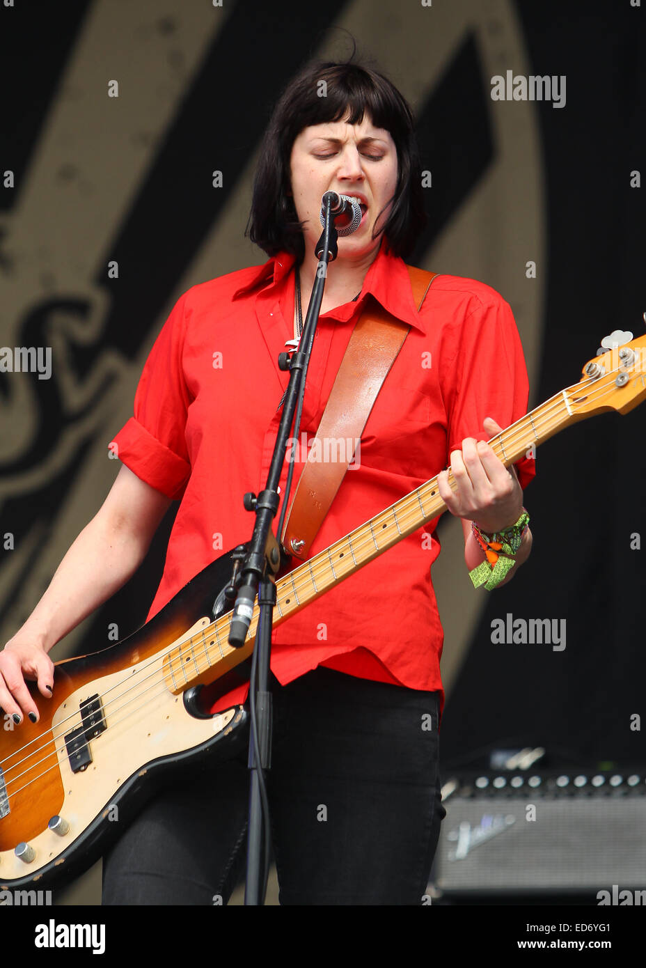 Glastonbury Festival 2014 - Performances - Day 2 - Band of Skulls ...