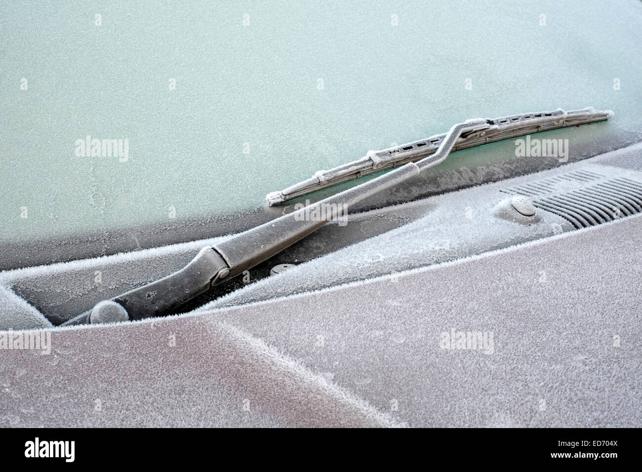 Frost pattern on car windscreen hi-res stock photography and images - Alamy