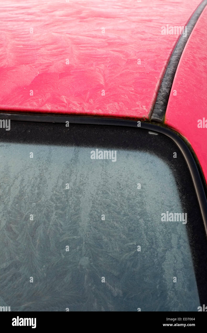 ice patterns and crystals on a car after a night of heavy frost Stock ...
