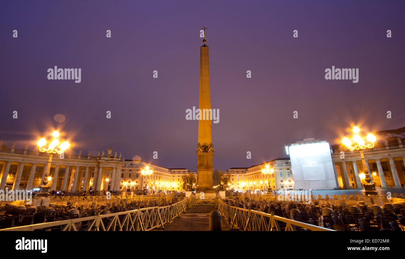 Basilica di San Pietro Vatican Cathedral, Rome Italy at dusk Stock ...