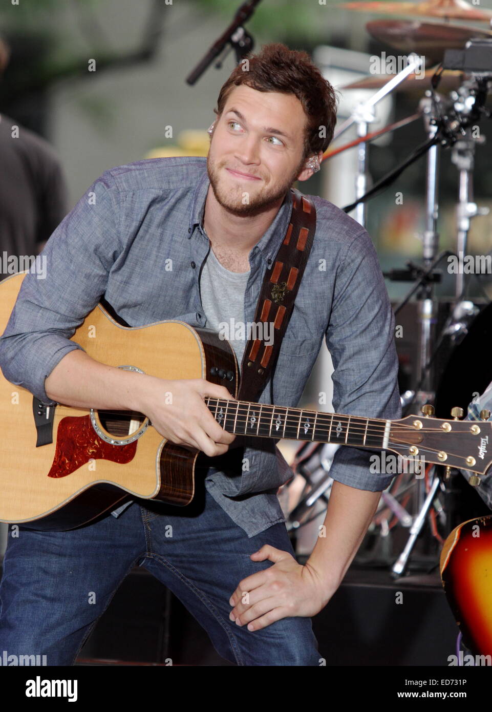 American Idol winner Phillip Phillips performs live on 'The Today Show ...