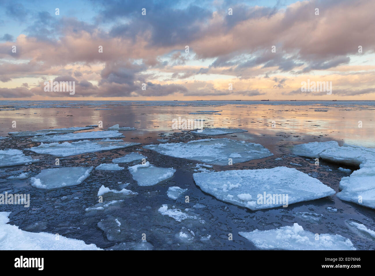 Ice floating sea hi-res stock photography and images - Alamy
