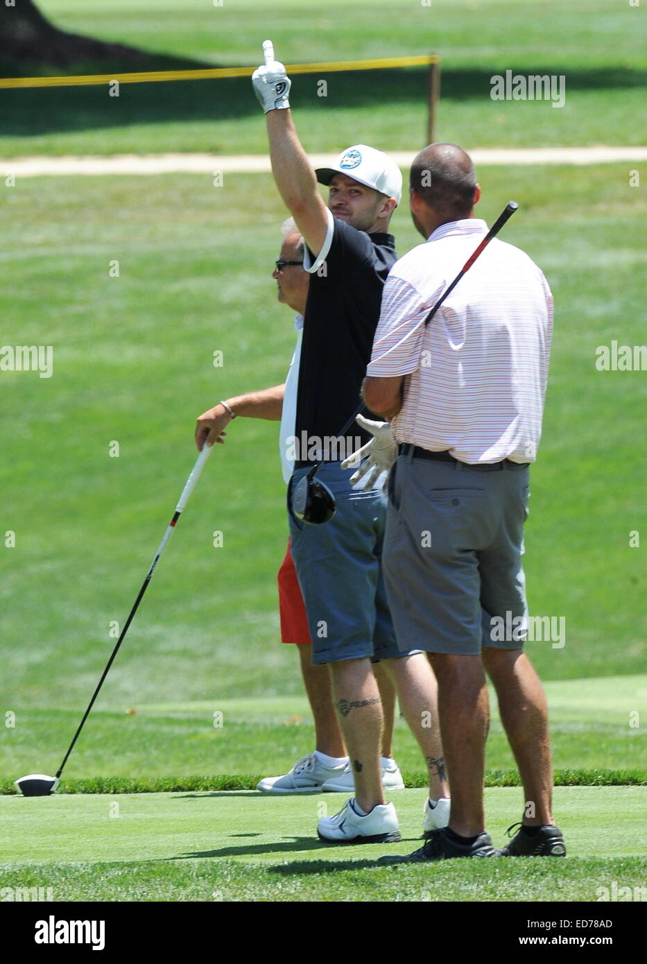 Justin Timberlake plays golf at Lakeside Golf Club in Studio City ...
