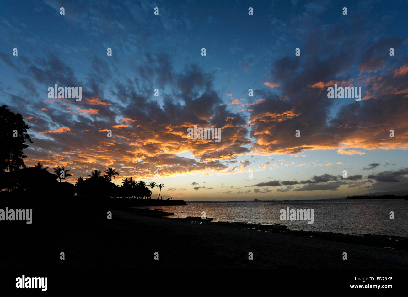 Sunset magic island ala moana hi-res stock photography and images - Alamy
