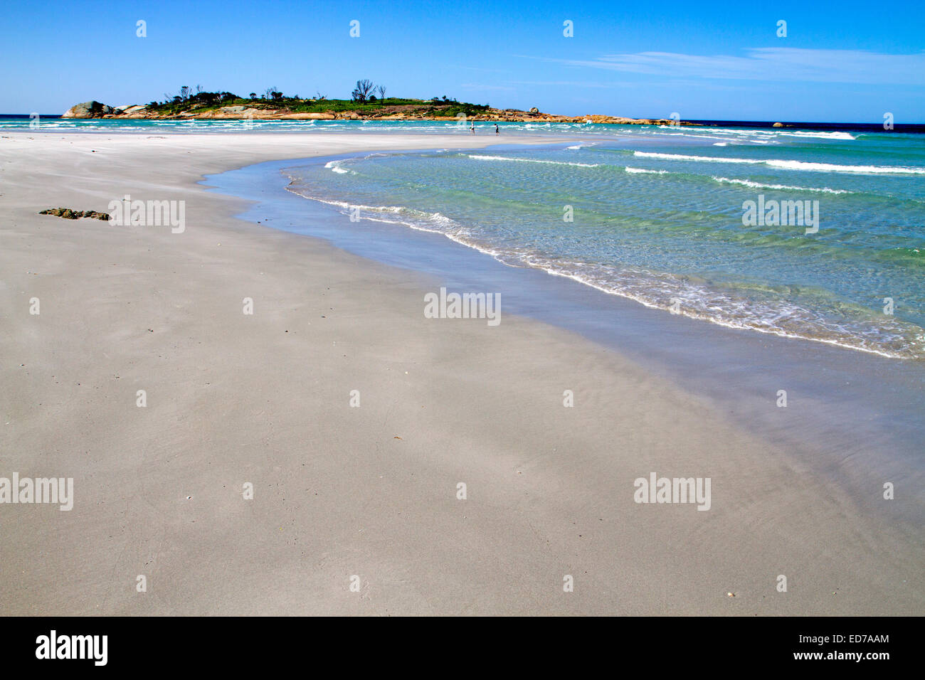 Diamond Island, connected to the beach at Bicheno by a low-tide sand ...