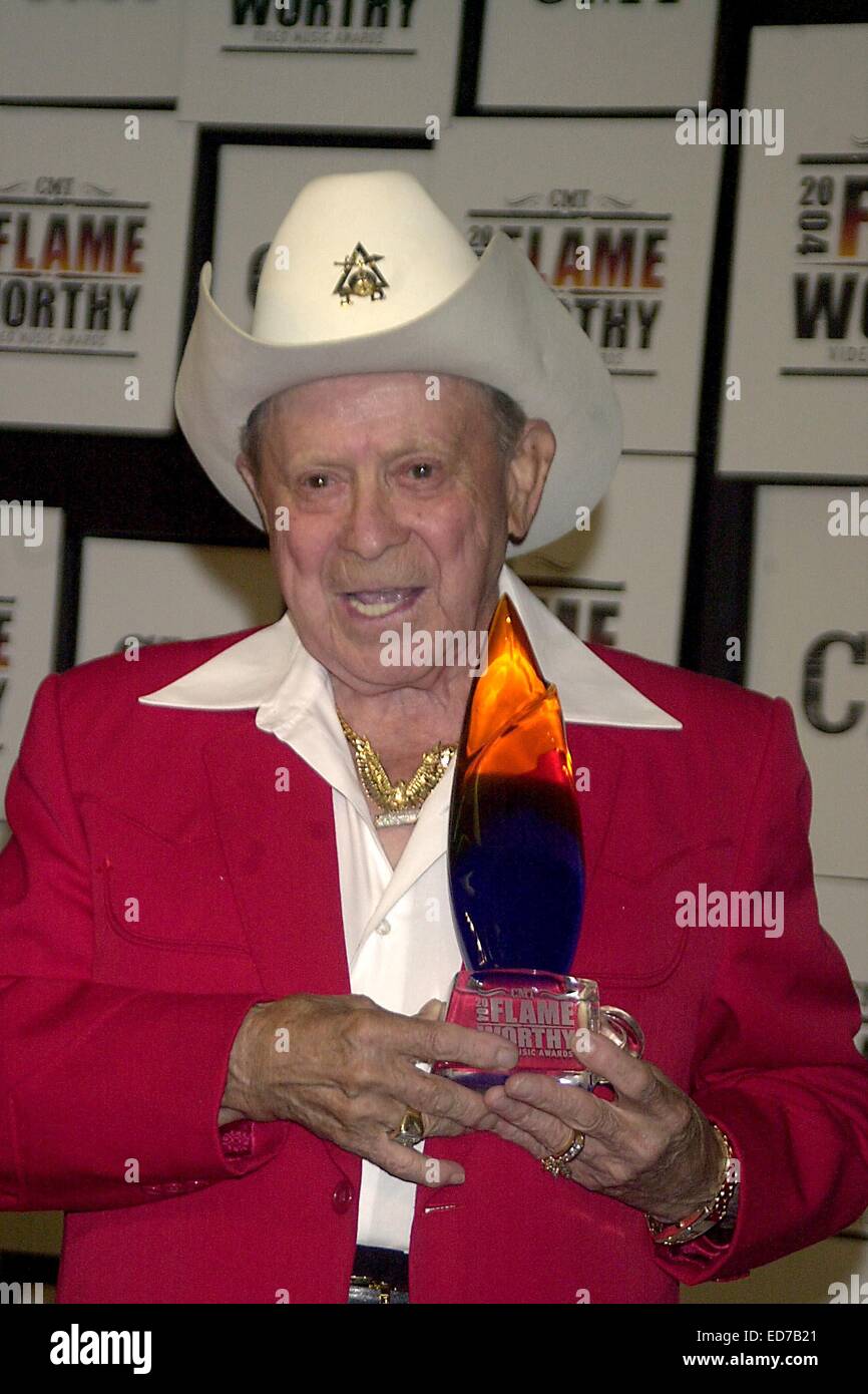 File. 29th Dec, 2014. Veteran country star JIMMY DICKENS, who turned 94 ...