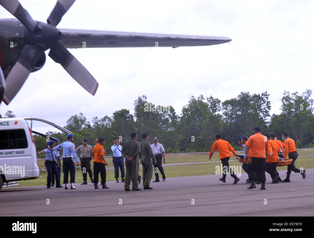 Pangkalan Bun, Indonesia. 21st December, 2014. Indonesia rescue team ...