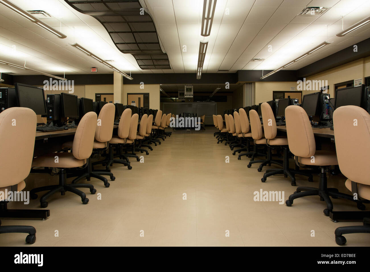 Computer classroom hi-res stock photography and images - Alamy