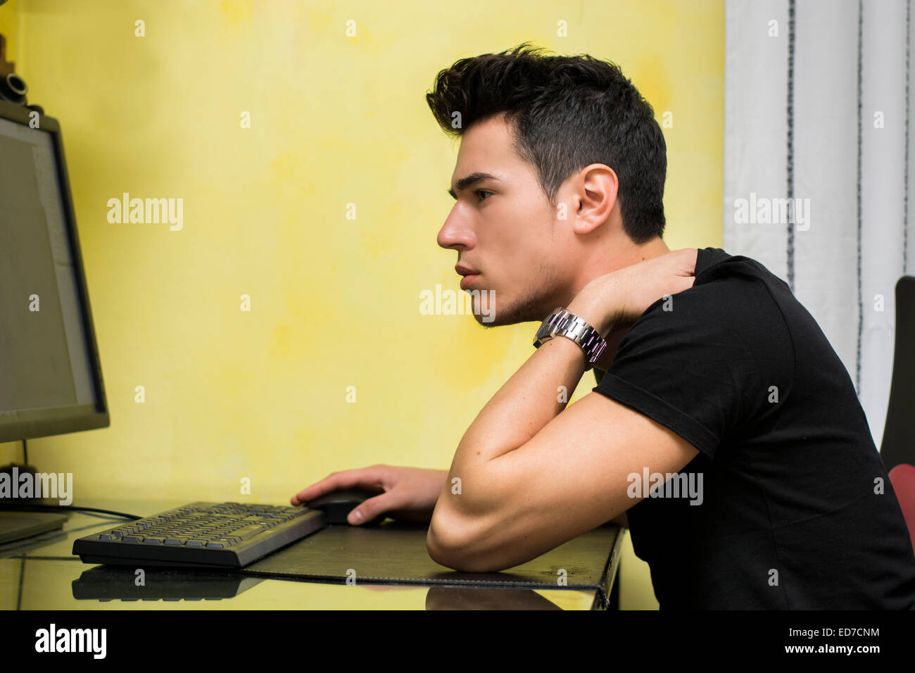 Man computer home hi-res stock photography and images - Alamy
